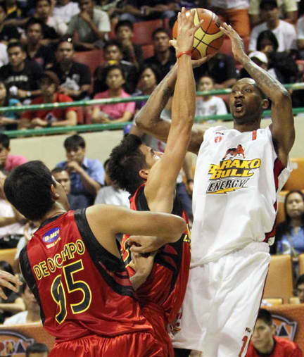 PBA: B-Meg edges Barako Bull; Meralco rips Petron Blaze | Inquirer Sports