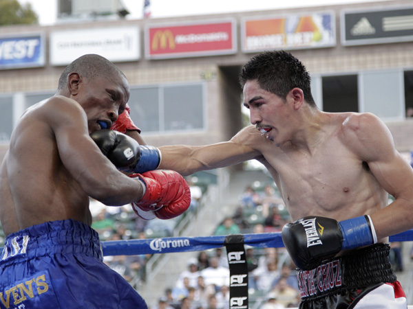 Boxing: Santa Cruz wins IBF bantamweight belt | Inquirer Sports