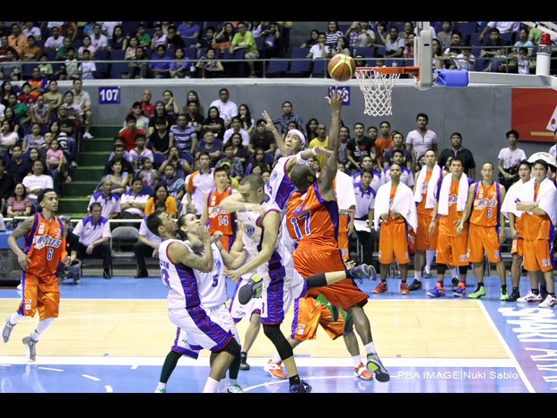 Mario West buries game winner to lift Meralco over Petron | Inquirer Sports