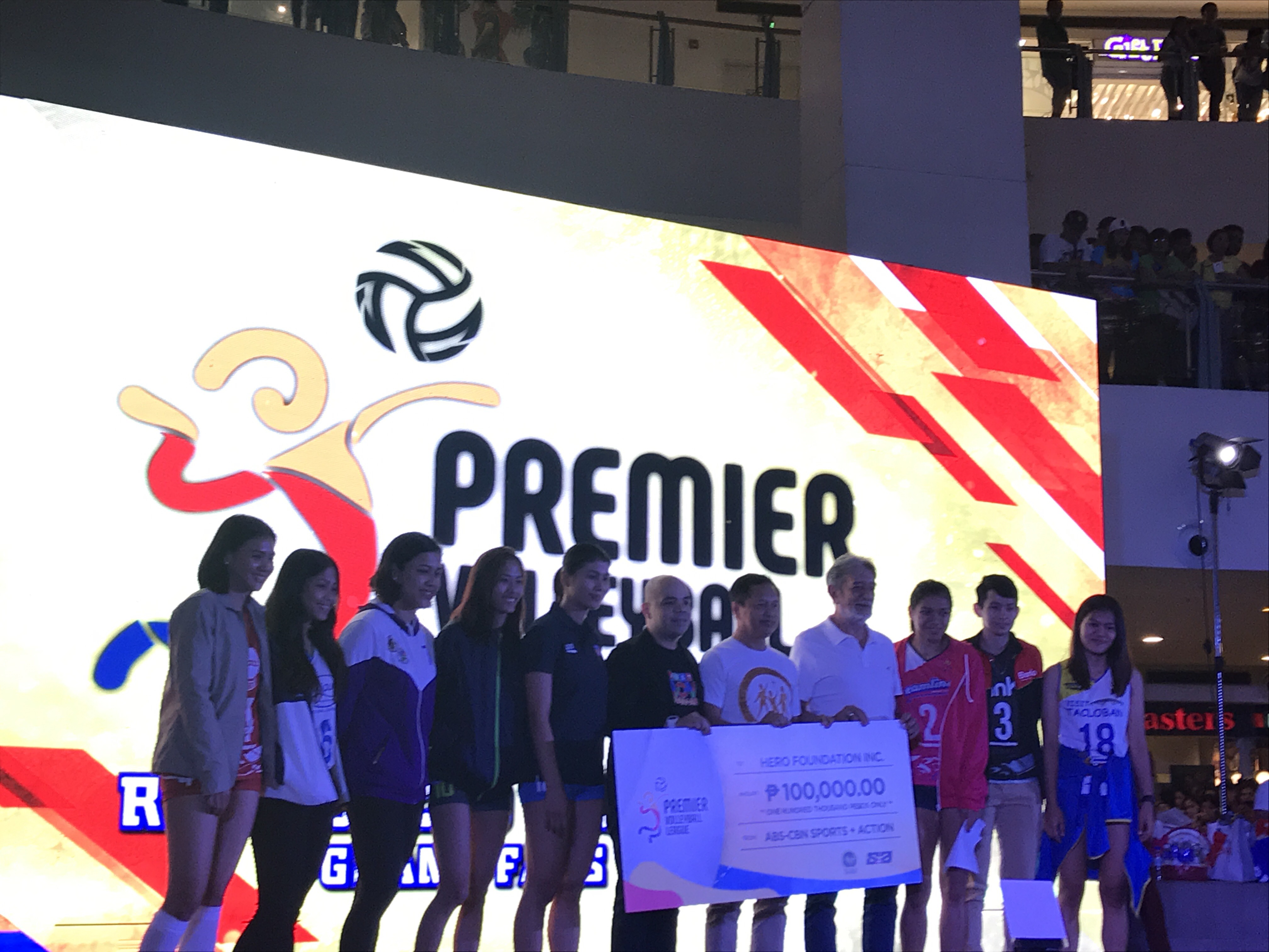 Huge crowd welcomes PVL players at fan event | Inquirer Sports
