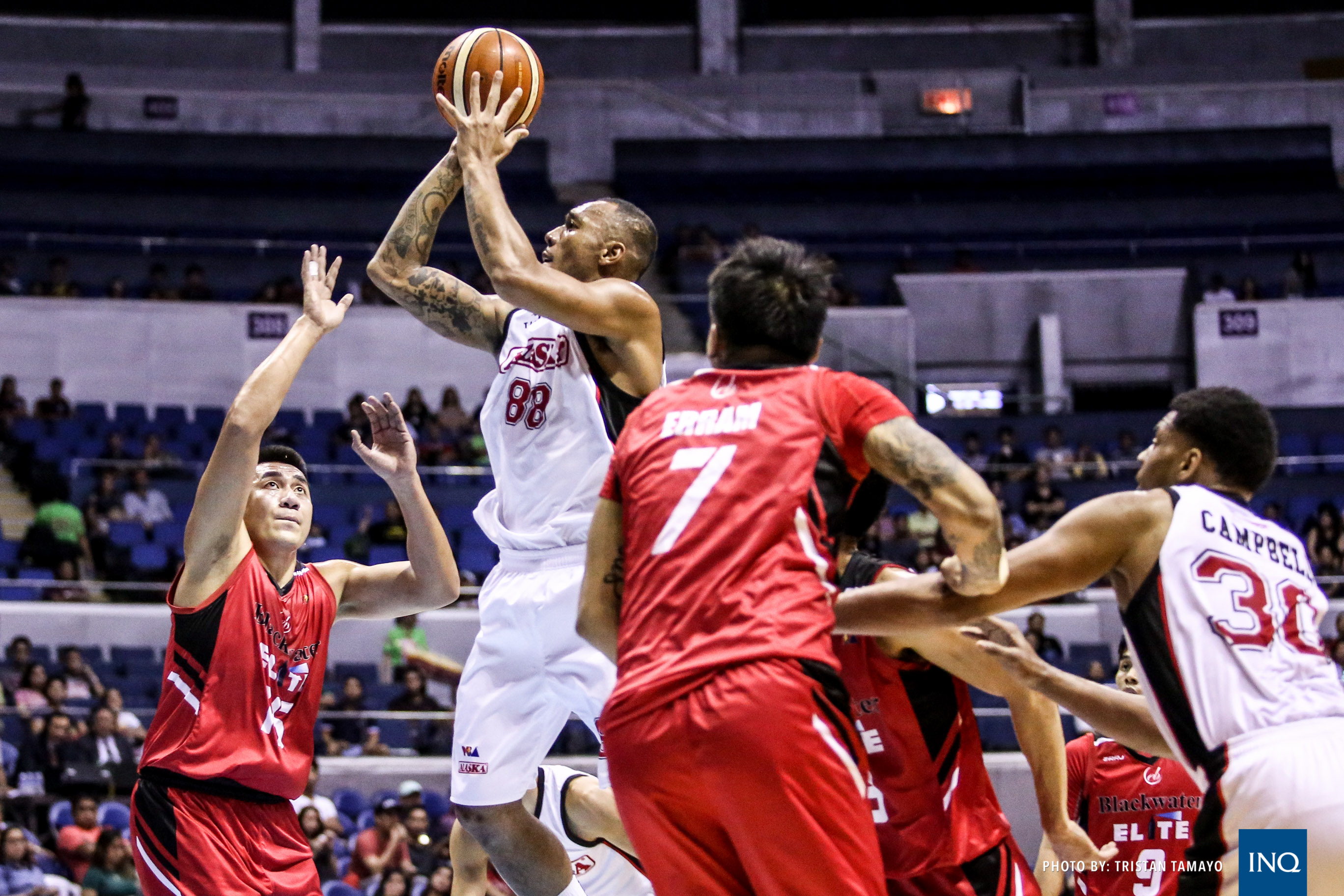 Abueva stars despite offensive woes in Aces win | Inquirer Sports
