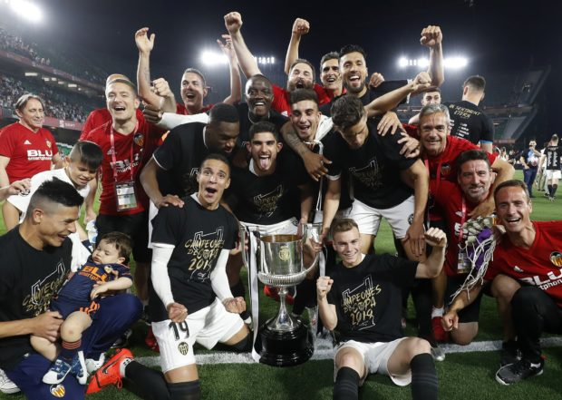 Valencia beats Barcelona 2-1 to win the Copa del Rey | Inquirer Sports