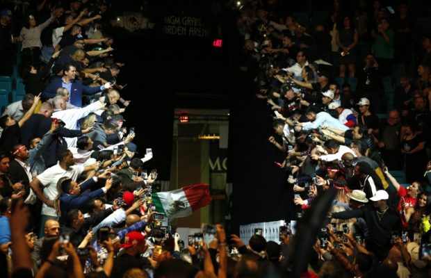 Column: Fans get played as boxing takes back seat to UFC | Inquirer Sports