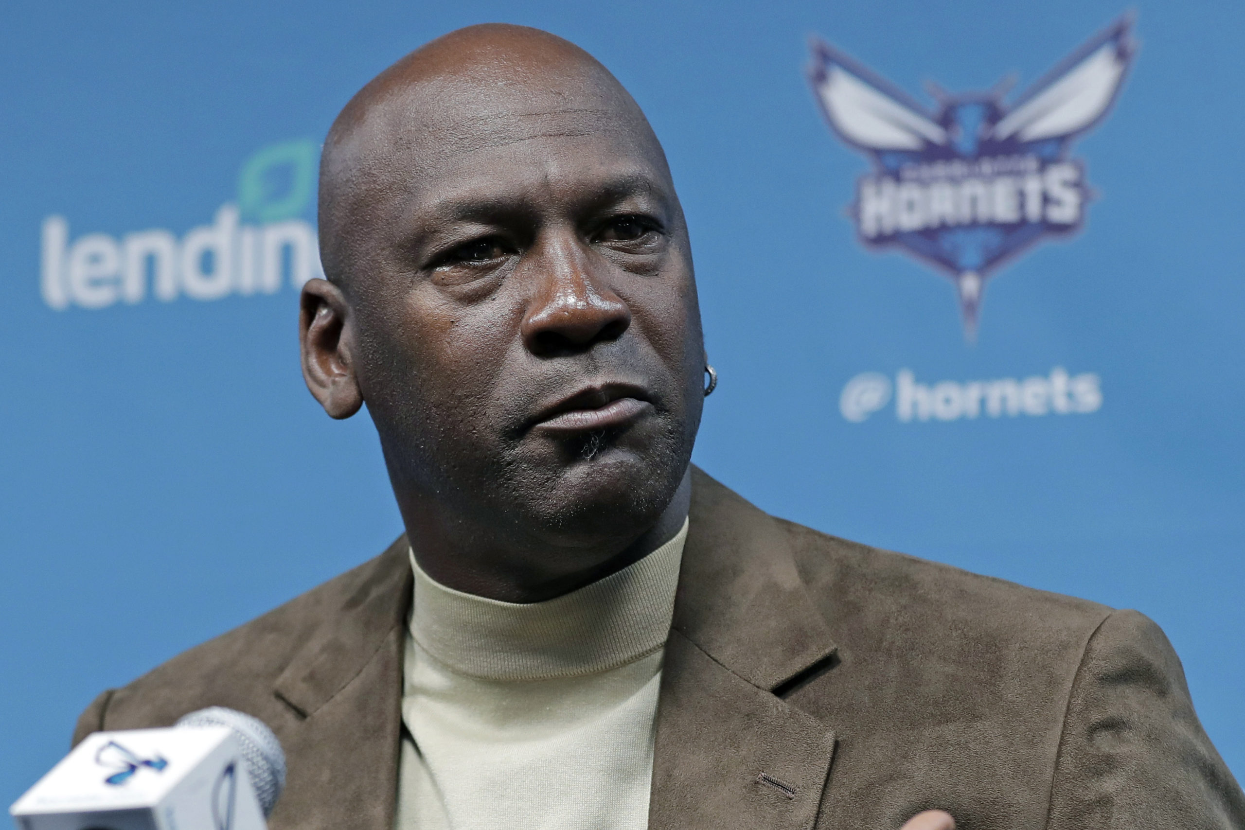 Jordan talks to Hornets about being uncomfortable, winning | Inquirer ...