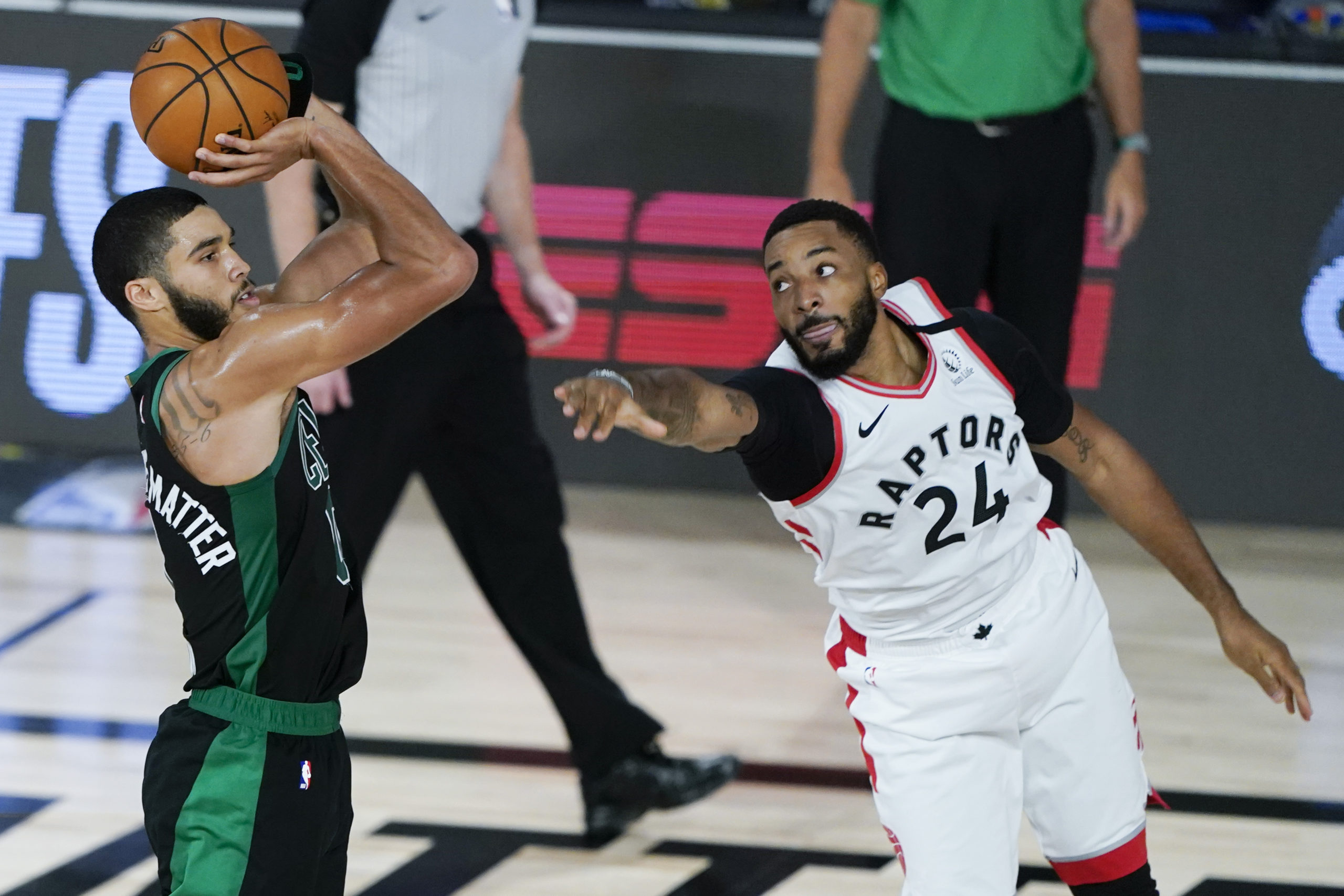 Celtics roll past Raptors, take 1-0 East semis lead | Inquirer Sports