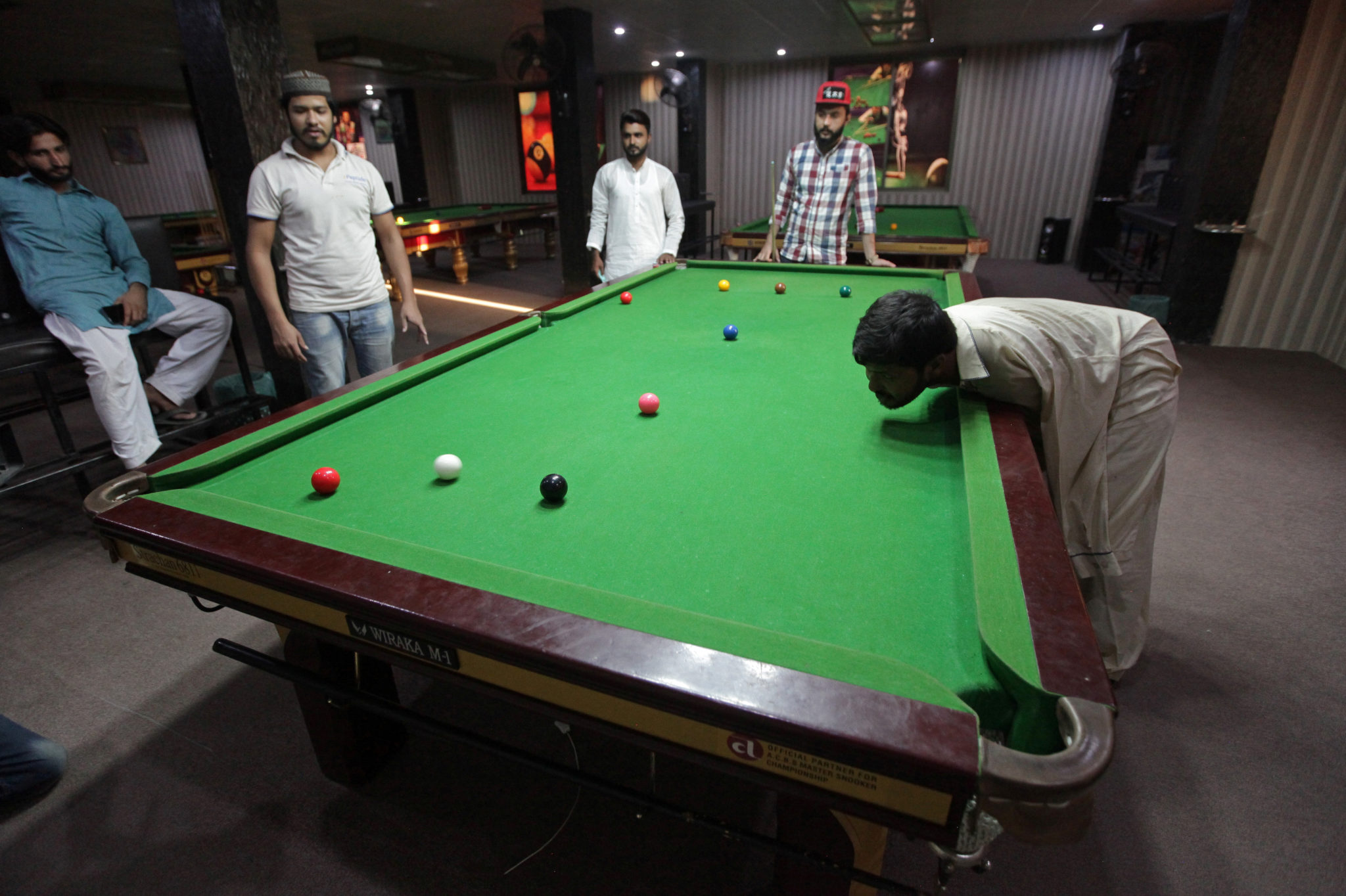 Born without arms, plenty of moxie, Pakistani man masters snooker ...