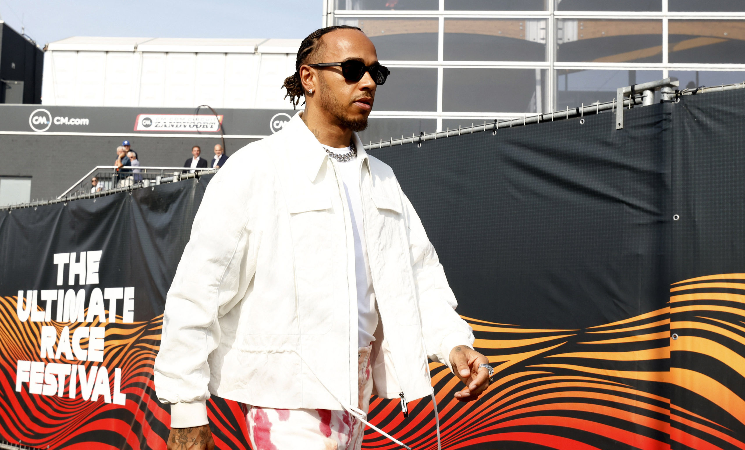 F1: Lewis Hamilton apologizes to team for angry radio outburst ...