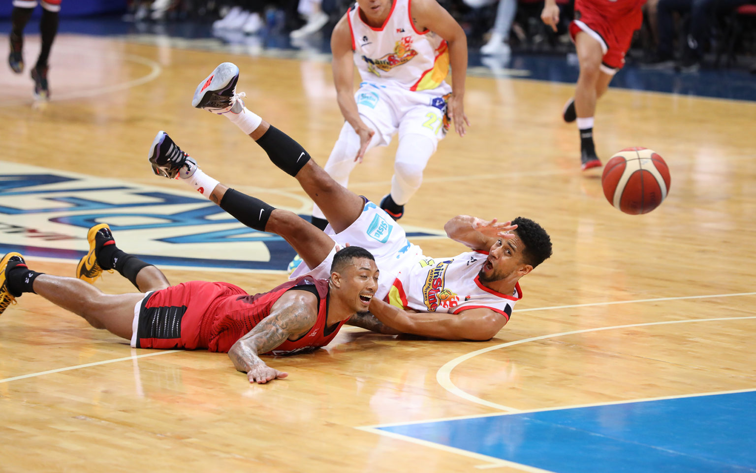 PBA: Rain or Shine routs Ginebra, spoils Jamie Malonzo's debut ...