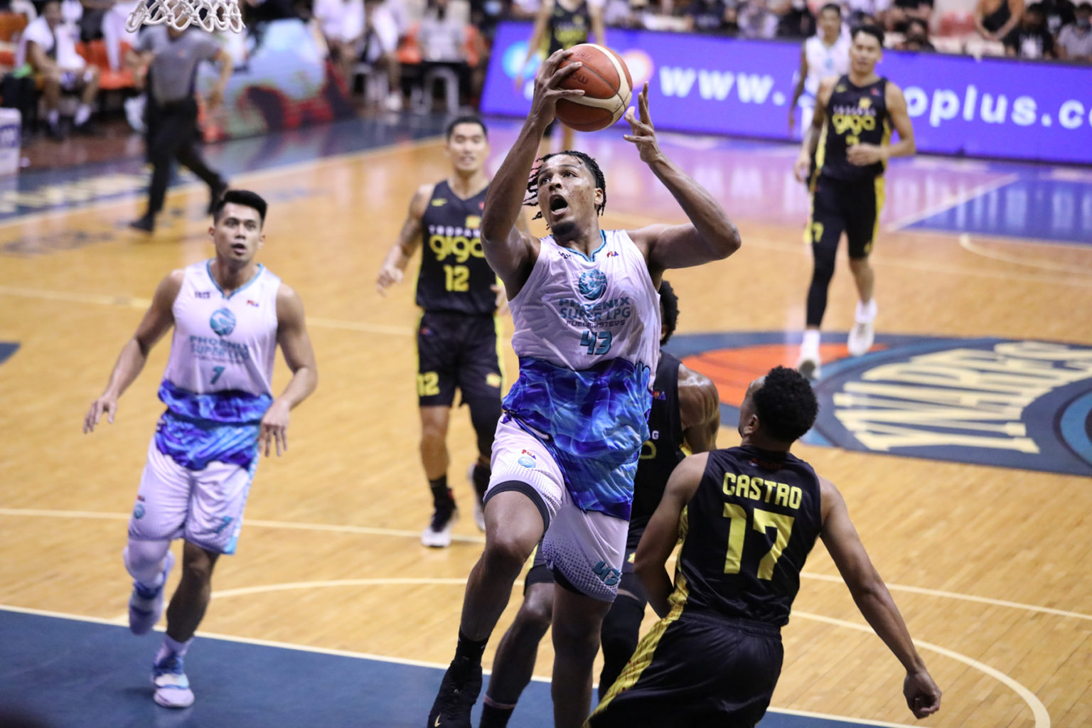 PBA: Phoenix makes it five in a row, scrapes past TNT | Inquirer Sports