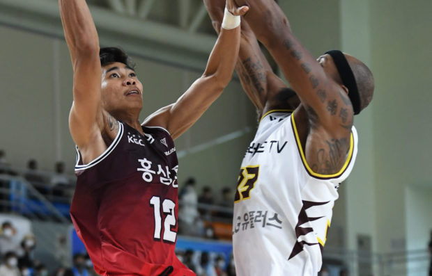 Rhenz Abando makes KBL debut in Anyang KGC loss | Inquirer Sports