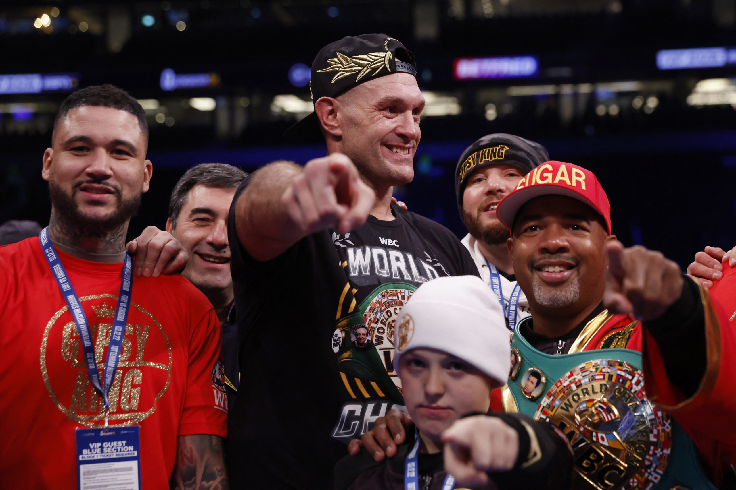 Tyson Fury taunts Usyk after beating Chisora to retain WBC title ...