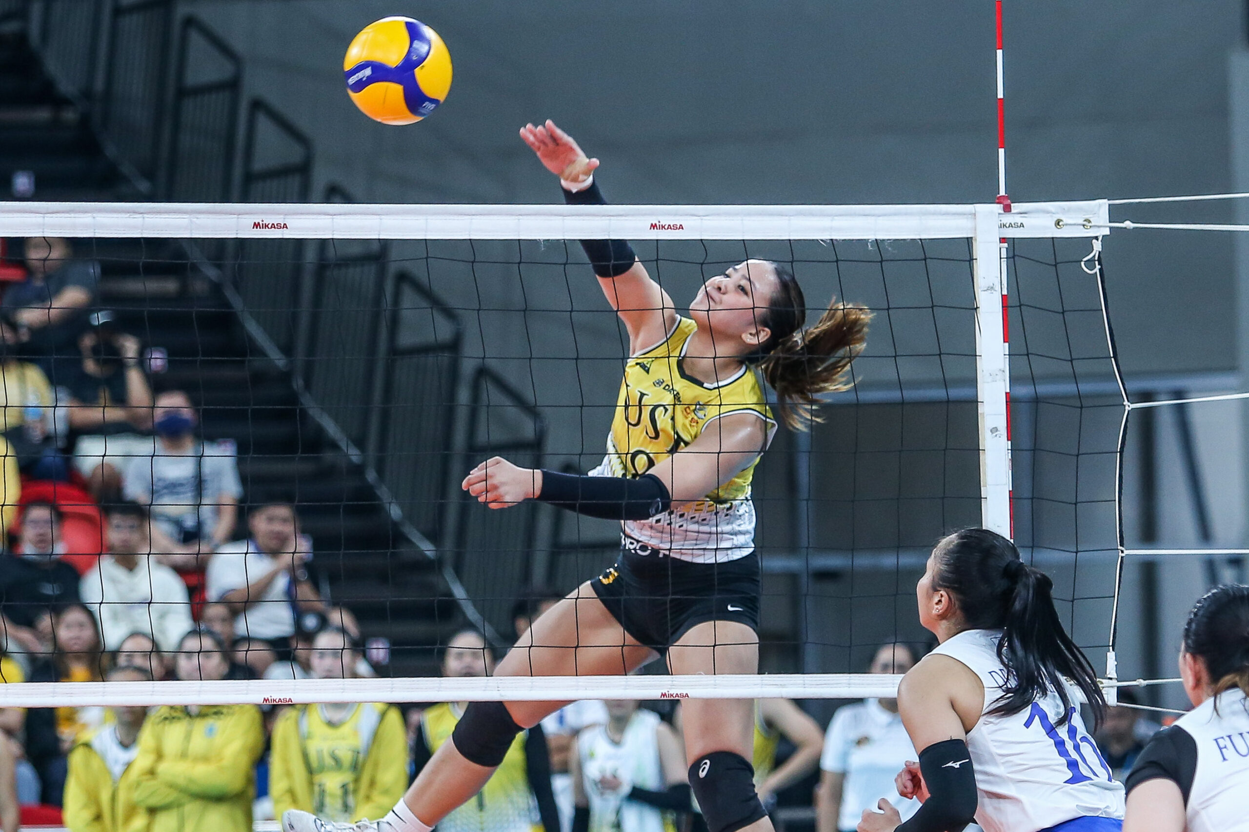 PVL: Eya Laure draws high praise from Chery Tiggo coach | Inquirer Sports