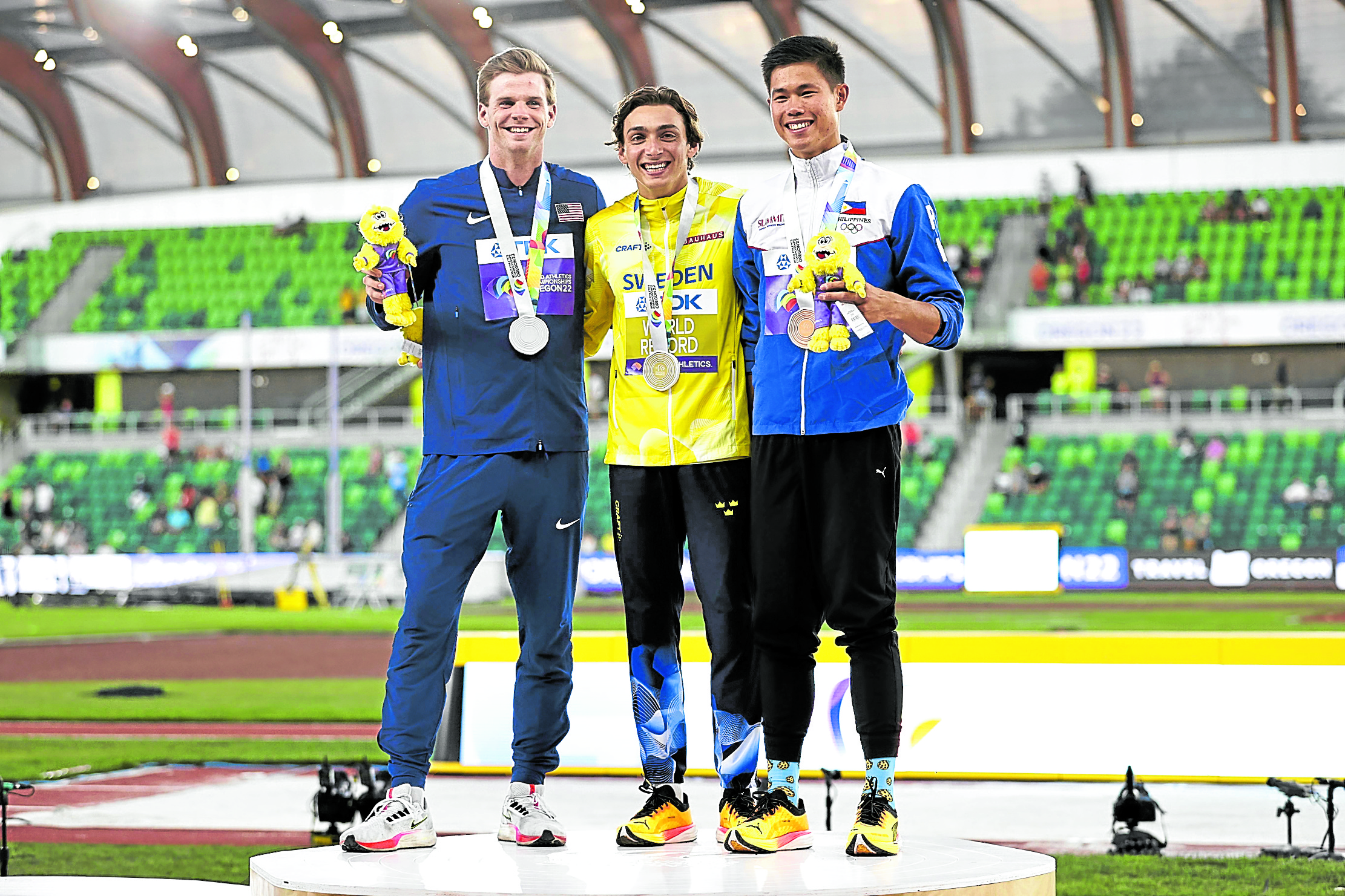 With qualifying mark within reach, EJ Obiena focuses on getting better | Inquirer Sports