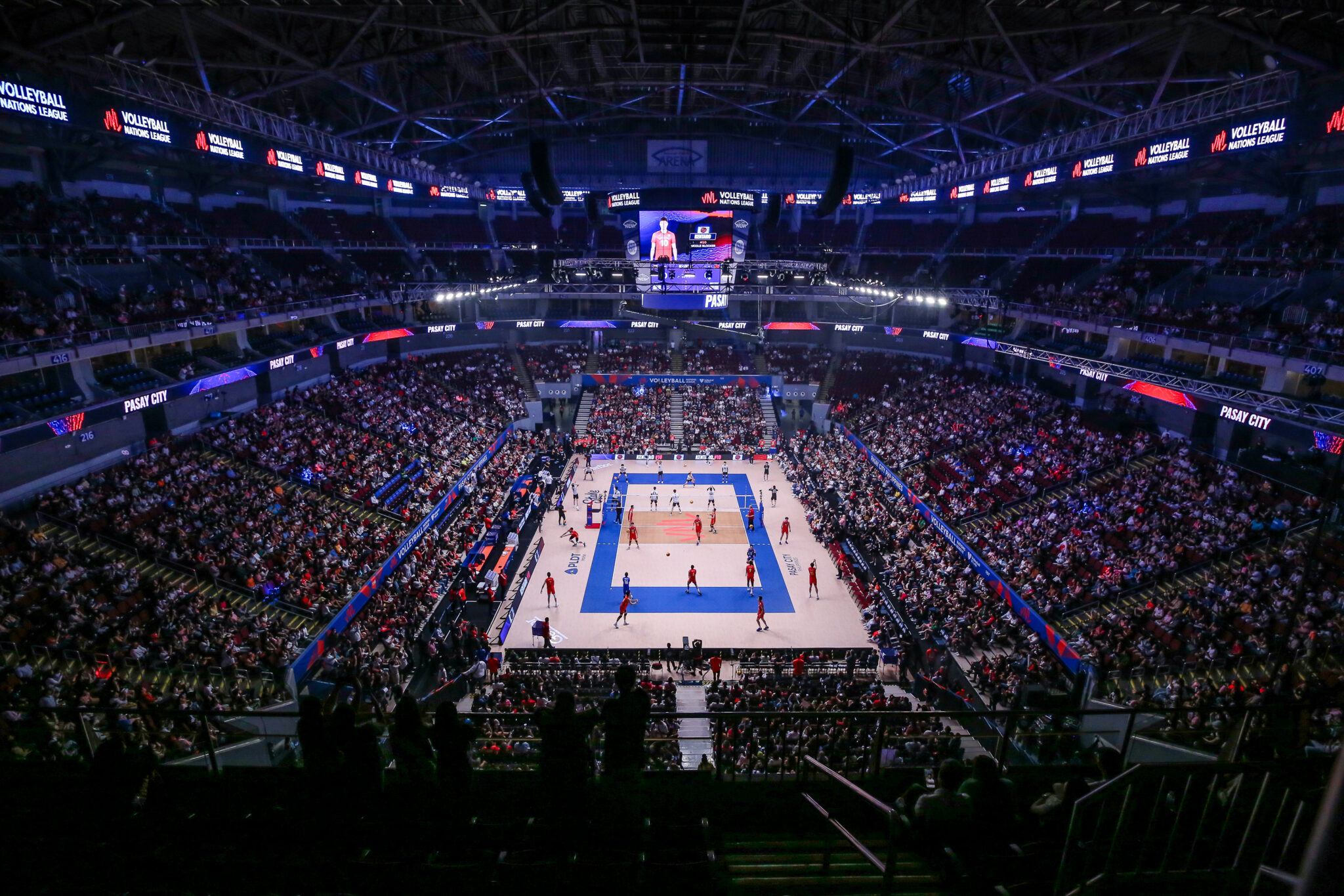 For local volleyball fans and VNL superstars, love is a two-way street ...