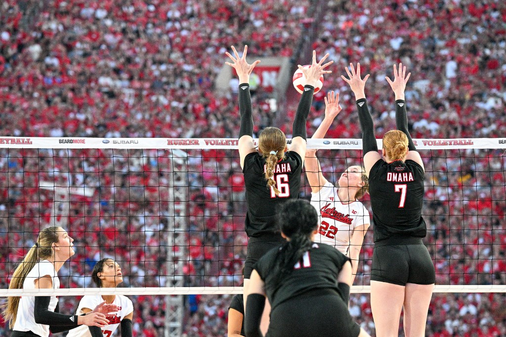 'Volleyball Day' in US sets women's sports attendance world record ...