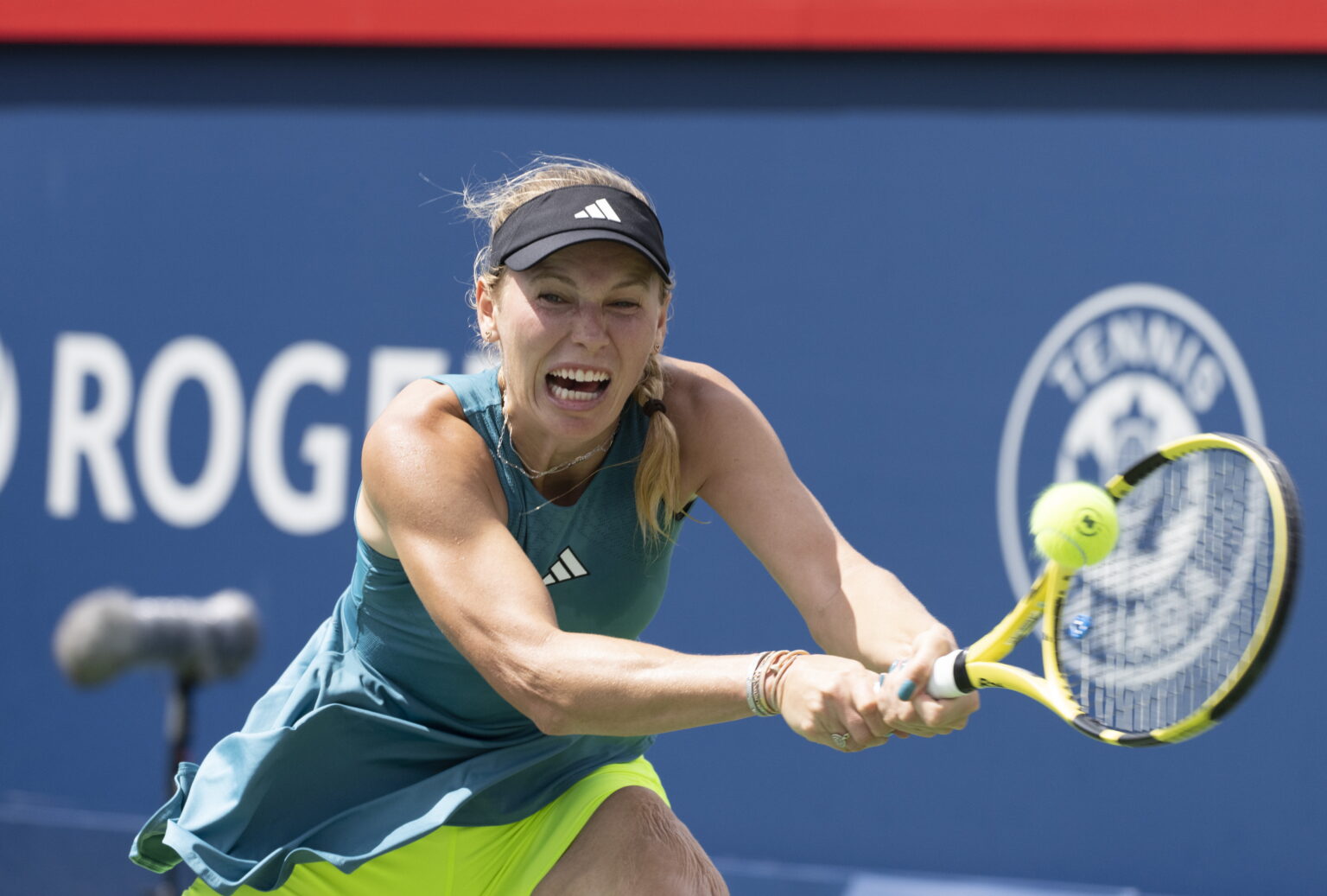 Caroline Wozniacki comes out of retirement, wins in straight sets at ...