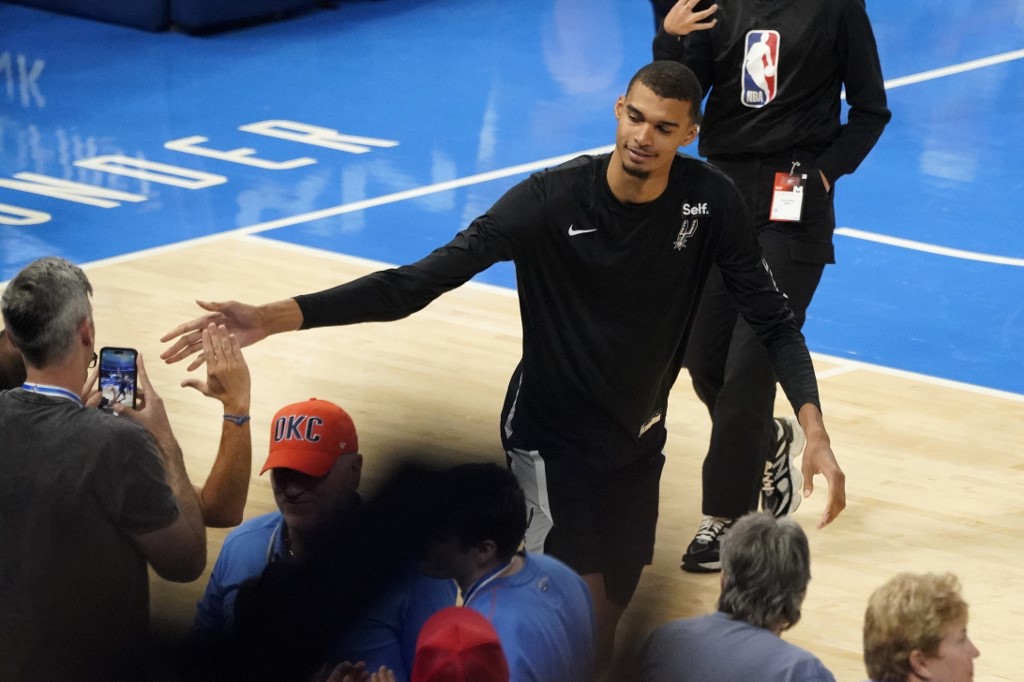 Wembanyama shines for Spurs in NBA preseason debut | Inquirer Sports