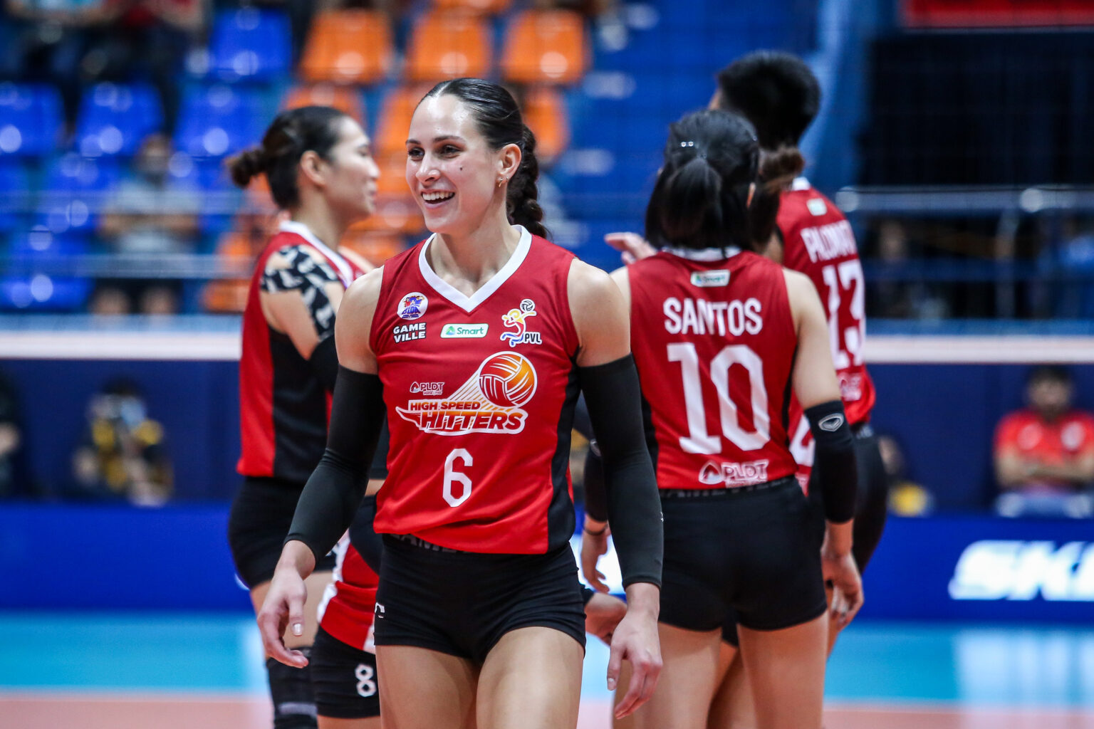 PVL: Savannah Davison embraces PH fans' support in leading PLDT to win ...