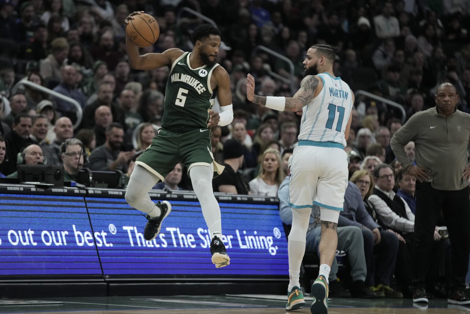 NBA: Bucks trounce Hornets