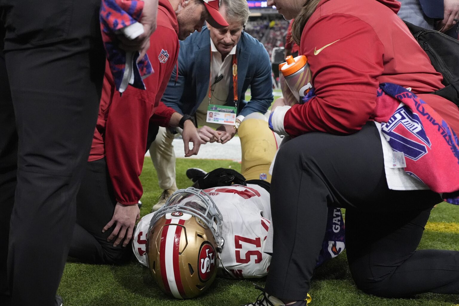 49ers' Dre Greenlaw exits Super Bowl with Achilles injury