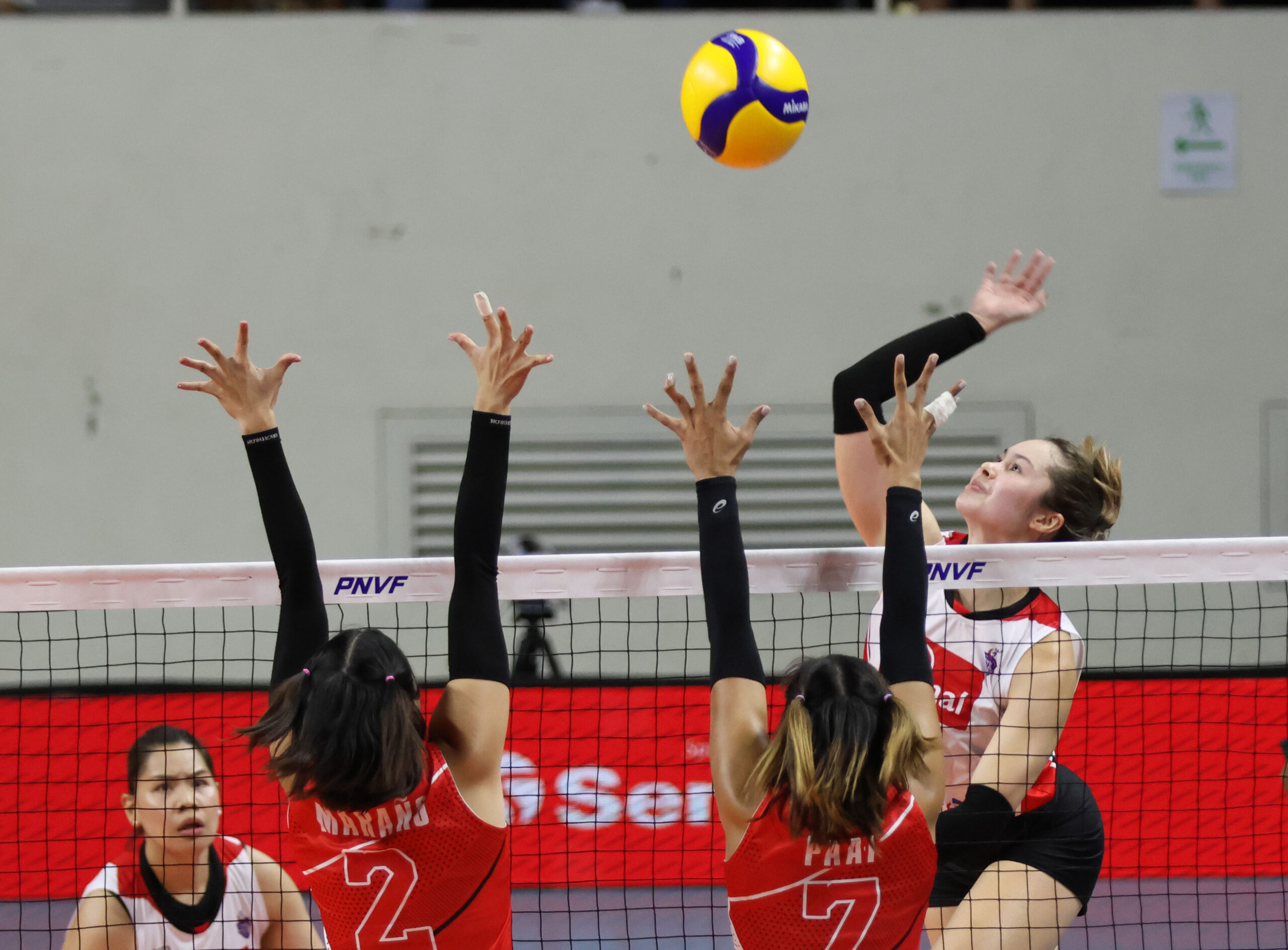 Vanie Gandler picks up where she left off, leads Cignal win