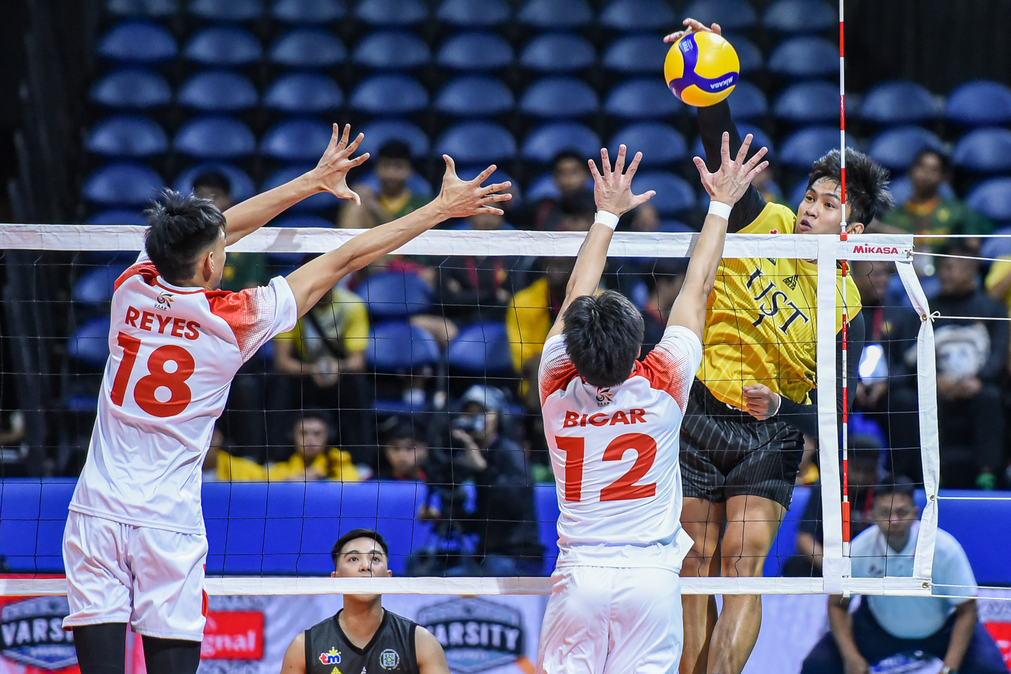 UAAP volleyball: UST Golden Spikers, FEU Tamaraws share early lead ...
