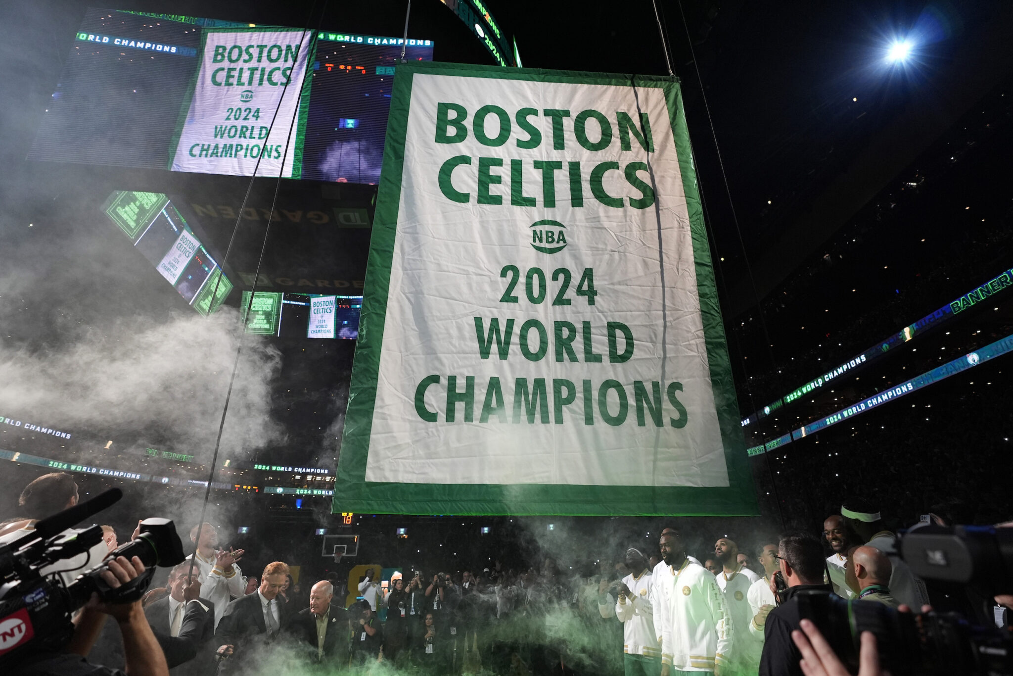 NBA: Celtics raise 18th banner, Tatum says 'let's do it again'