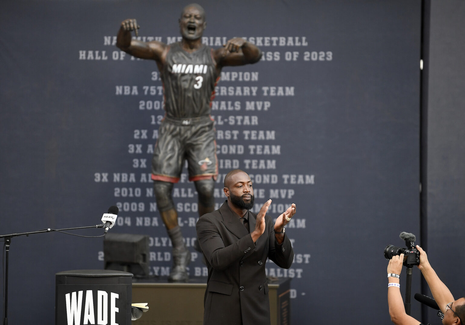 Dwyane Wade defends look and process of his statue