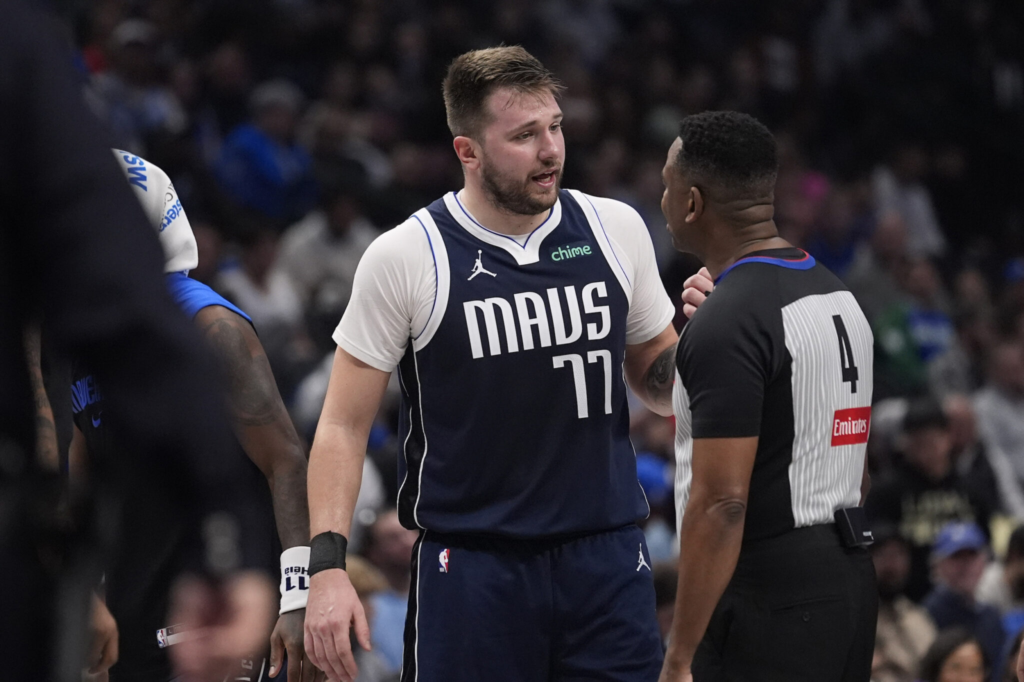 NBA: Luka Doncic out about a month before being re-evaluated