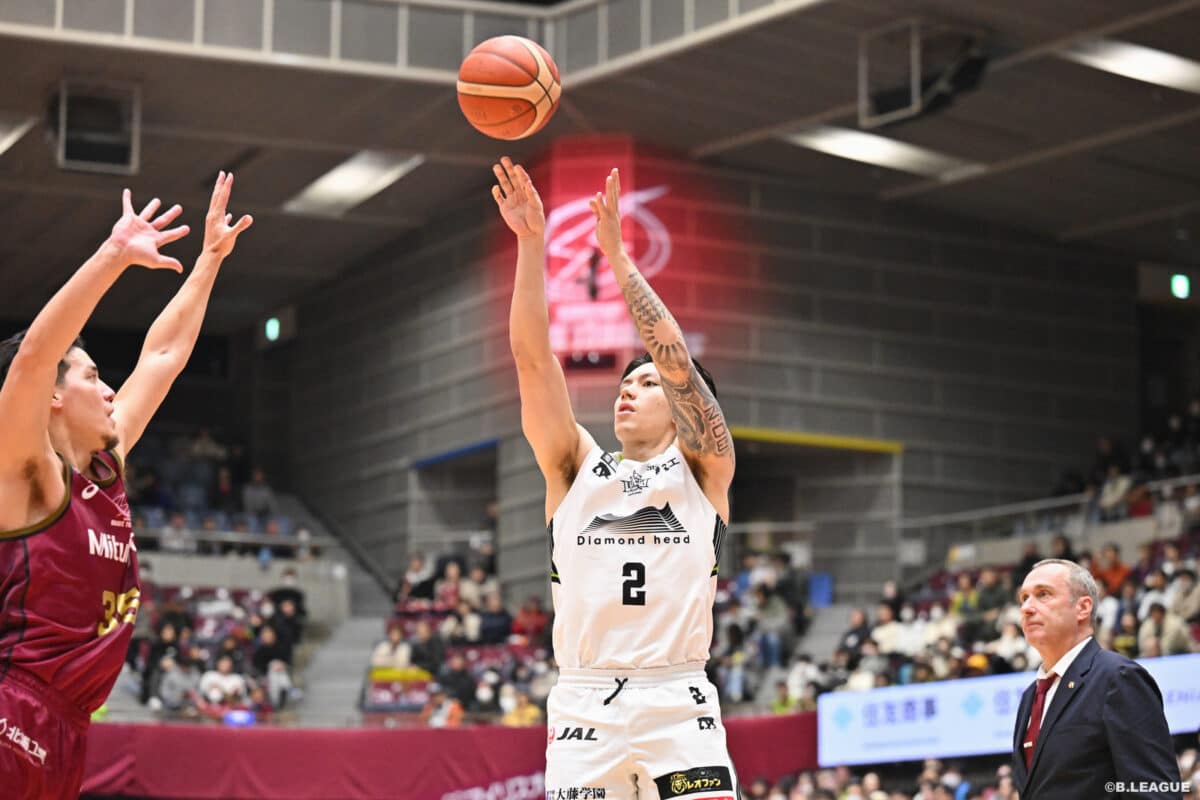 Dwight Ramos, Matthew Wright duel in B.League