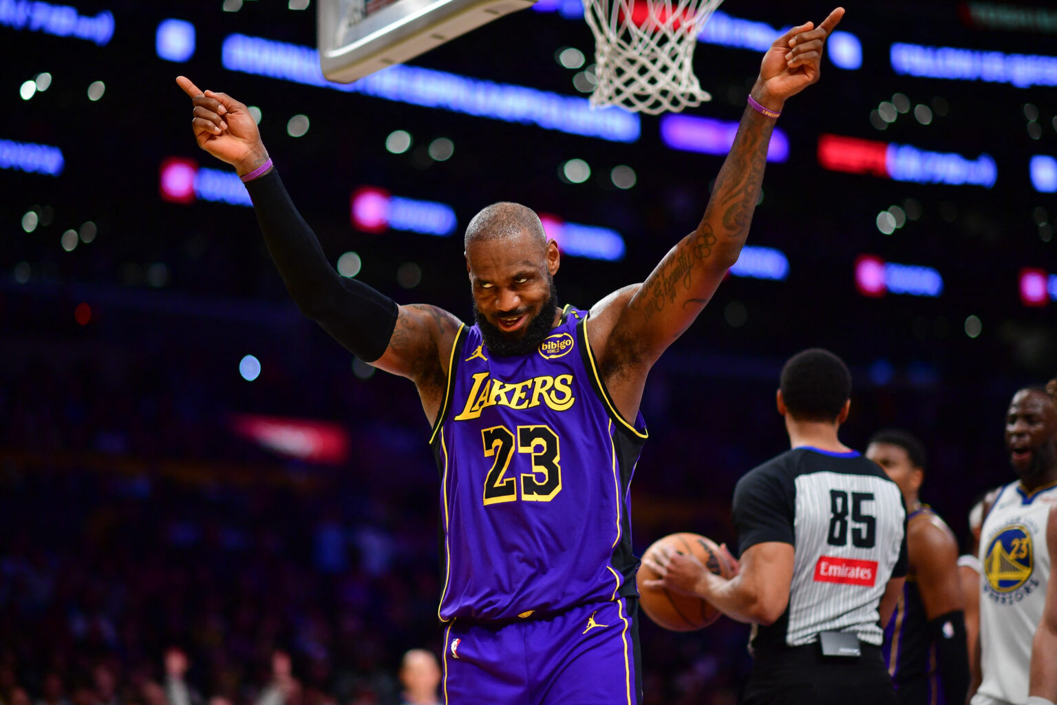 NBA: LeBron James scores 42 as Lakers hold off Warriors