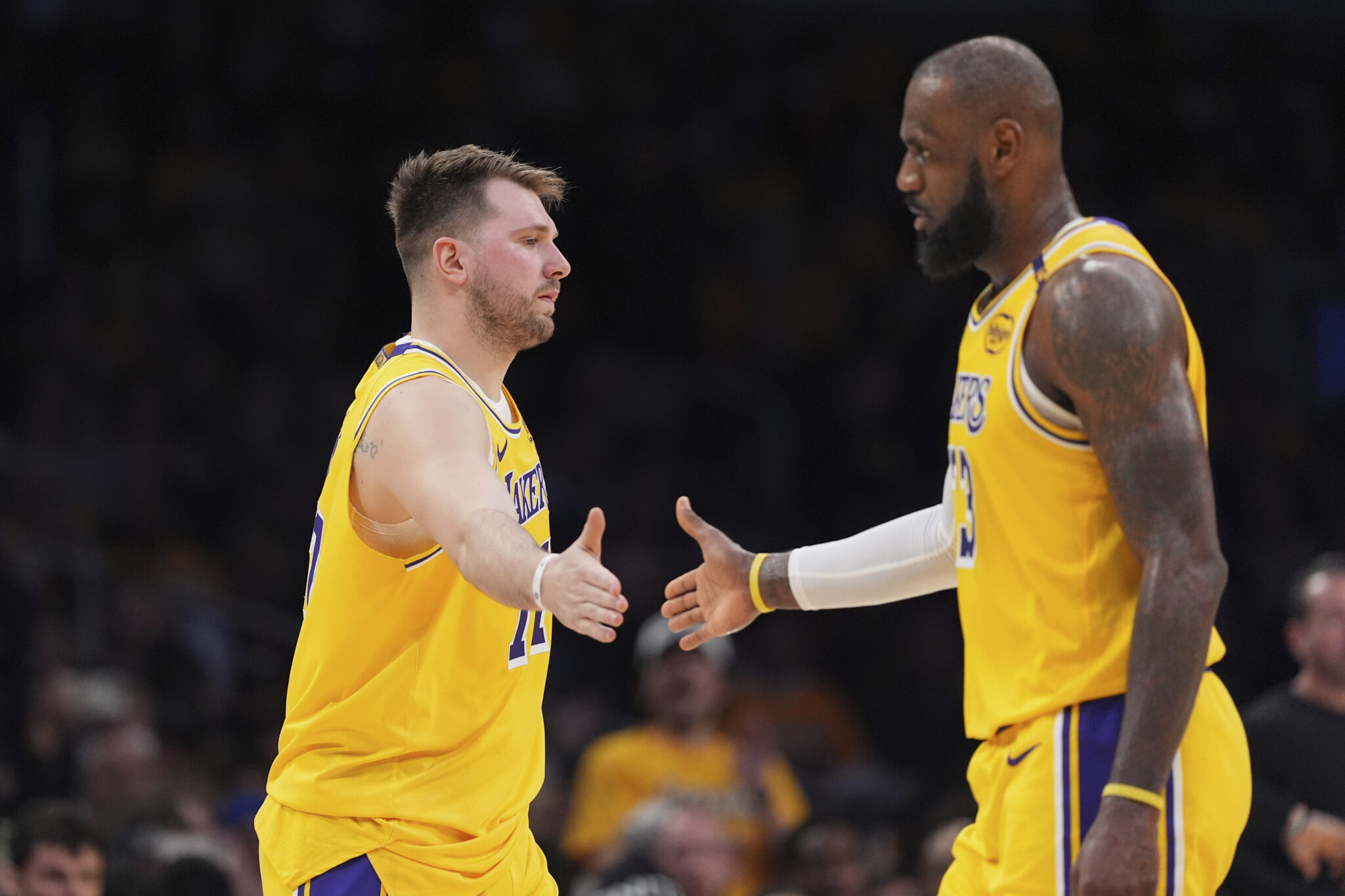 NBA: Luka Doncic quickly connects with LeBron in Lakers debut
