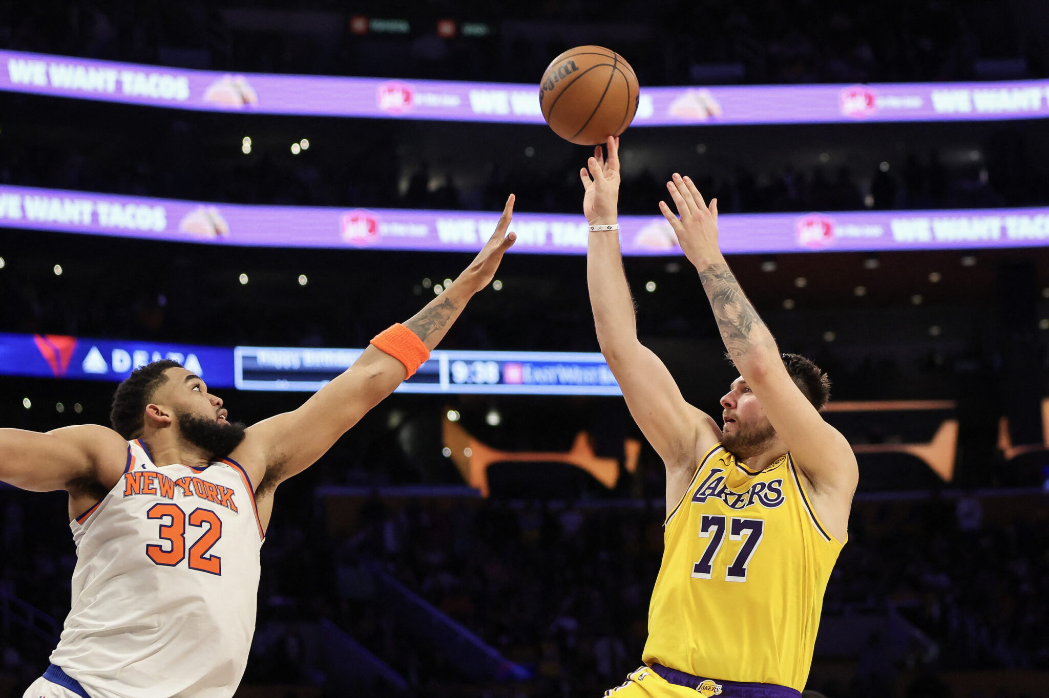 NBA: Lakers outlast Knicks in OT for eighth straight win
