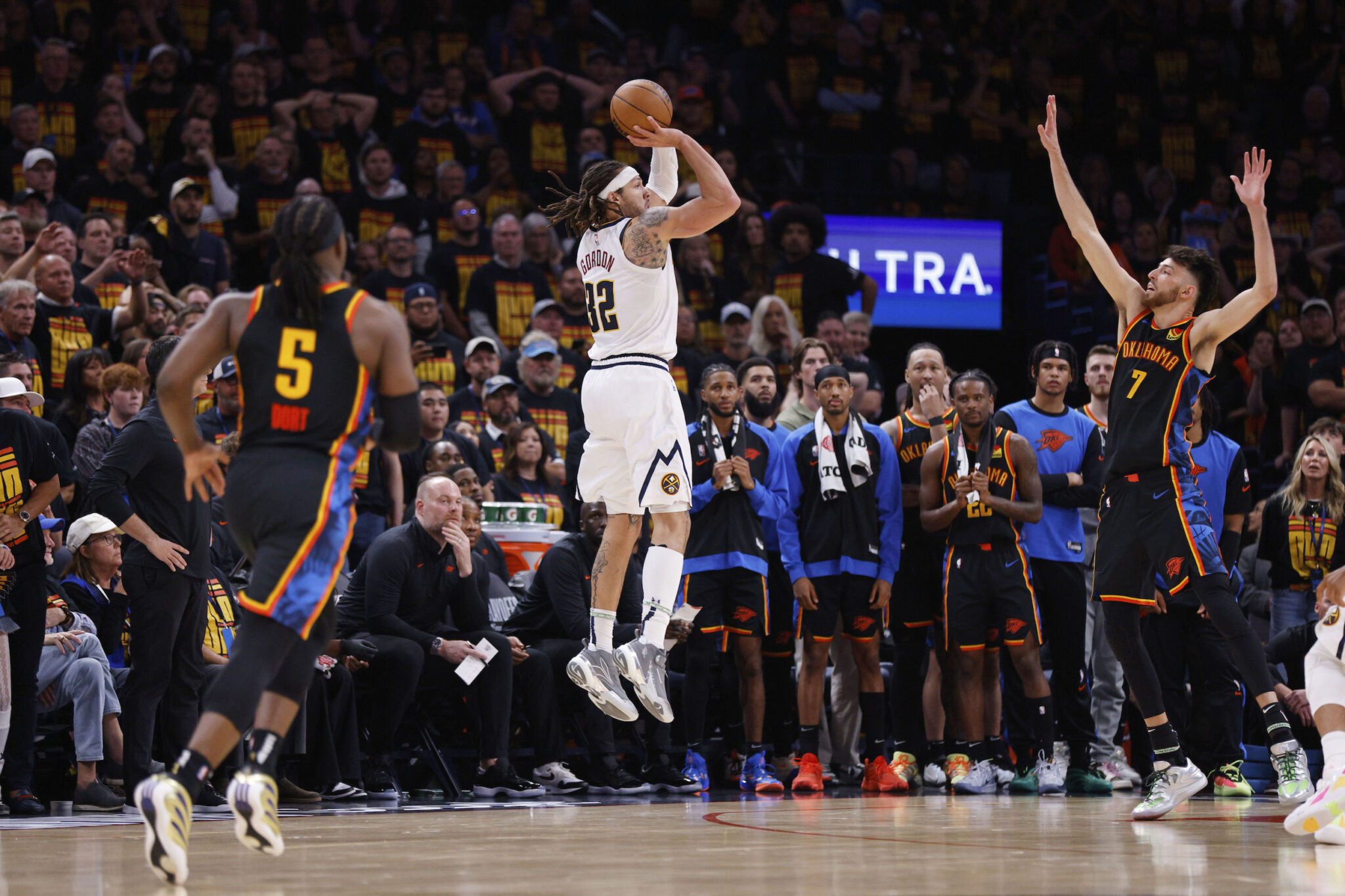 NBA: Gordon winner lifts Nuggets anew, Thunder drop Game 1