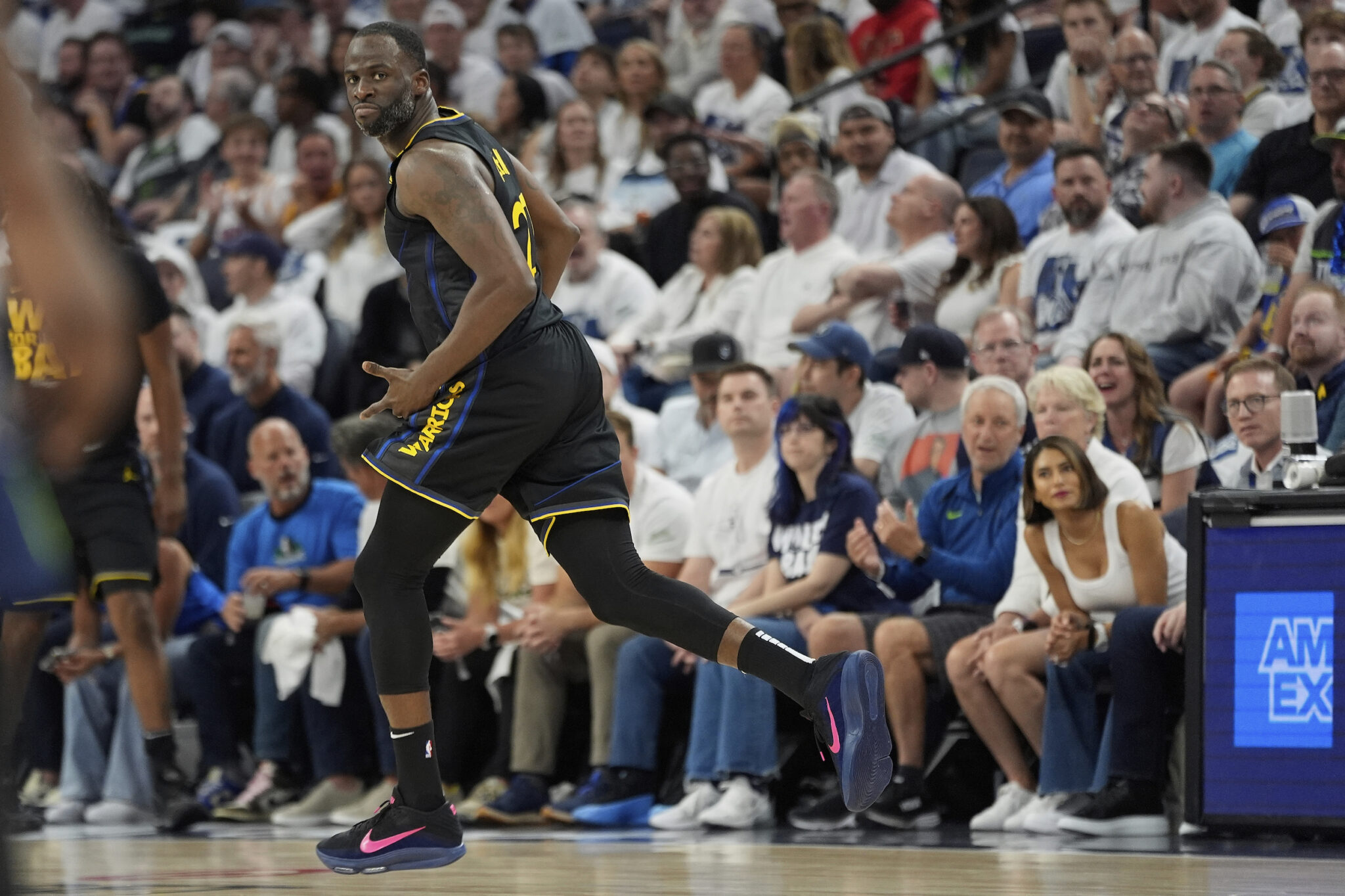 NBA: Warriors take Game 1 from Wolves despite Steph Curry injury