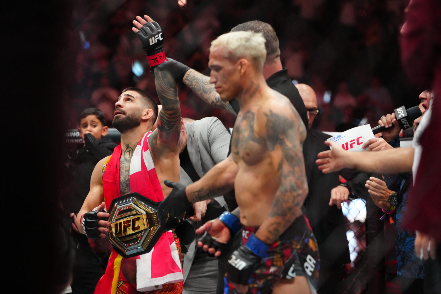 Ilia Topuria makes big statement at UFC 317