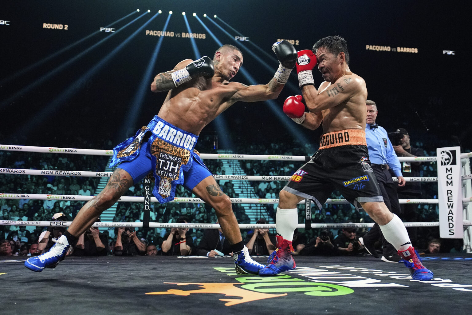 HIGHLIGHTS: Pacquiao vs Barrios - WBC welterweight title fight