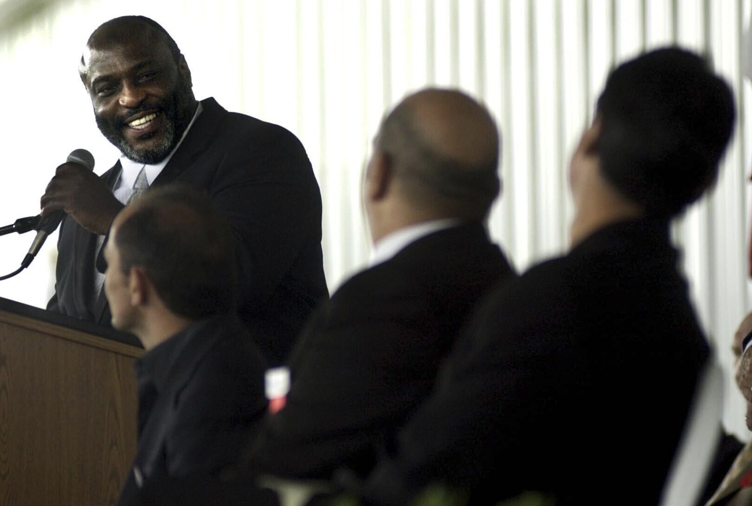 Hall of Fame boxer Dwight Muhammad Qawi dies at 72