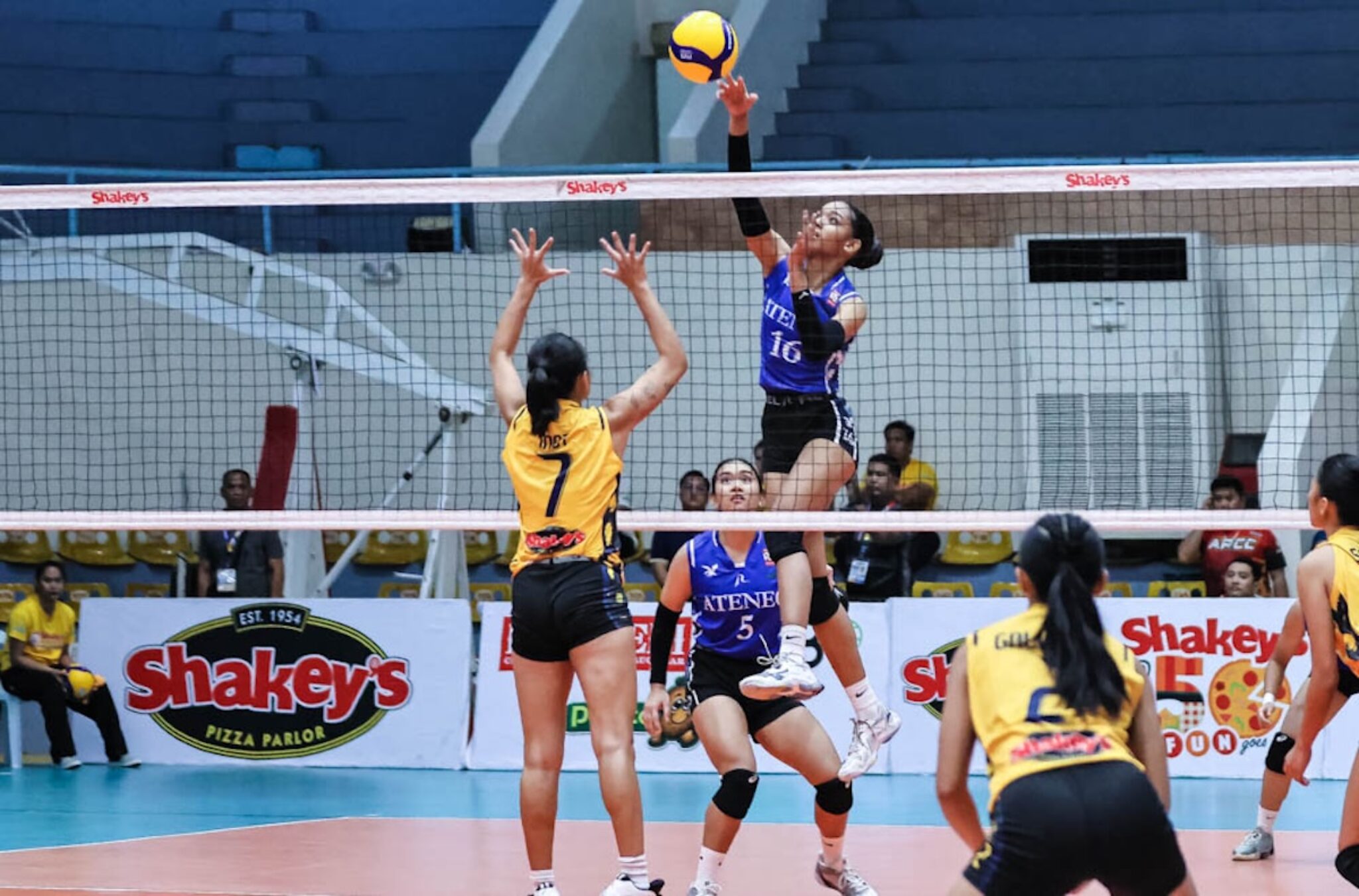 Dona De Leon embraces challenge in Ateneo's rebuilding season