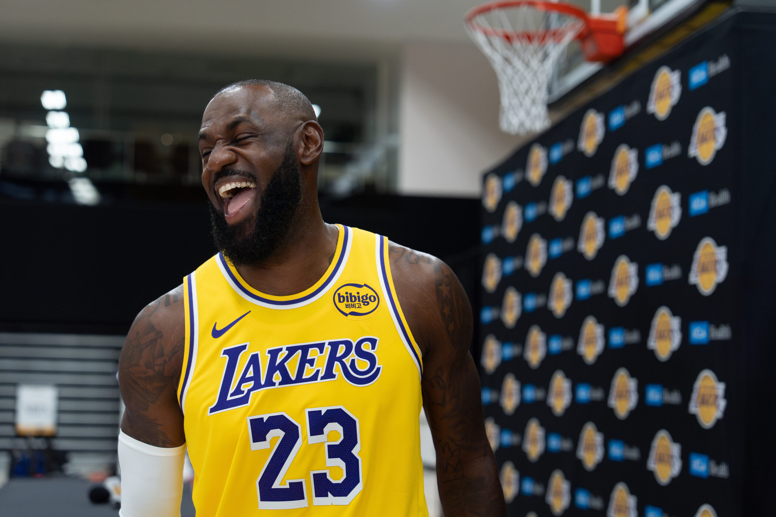NBA: LeBron misses Lakers' first practice due to minor injury