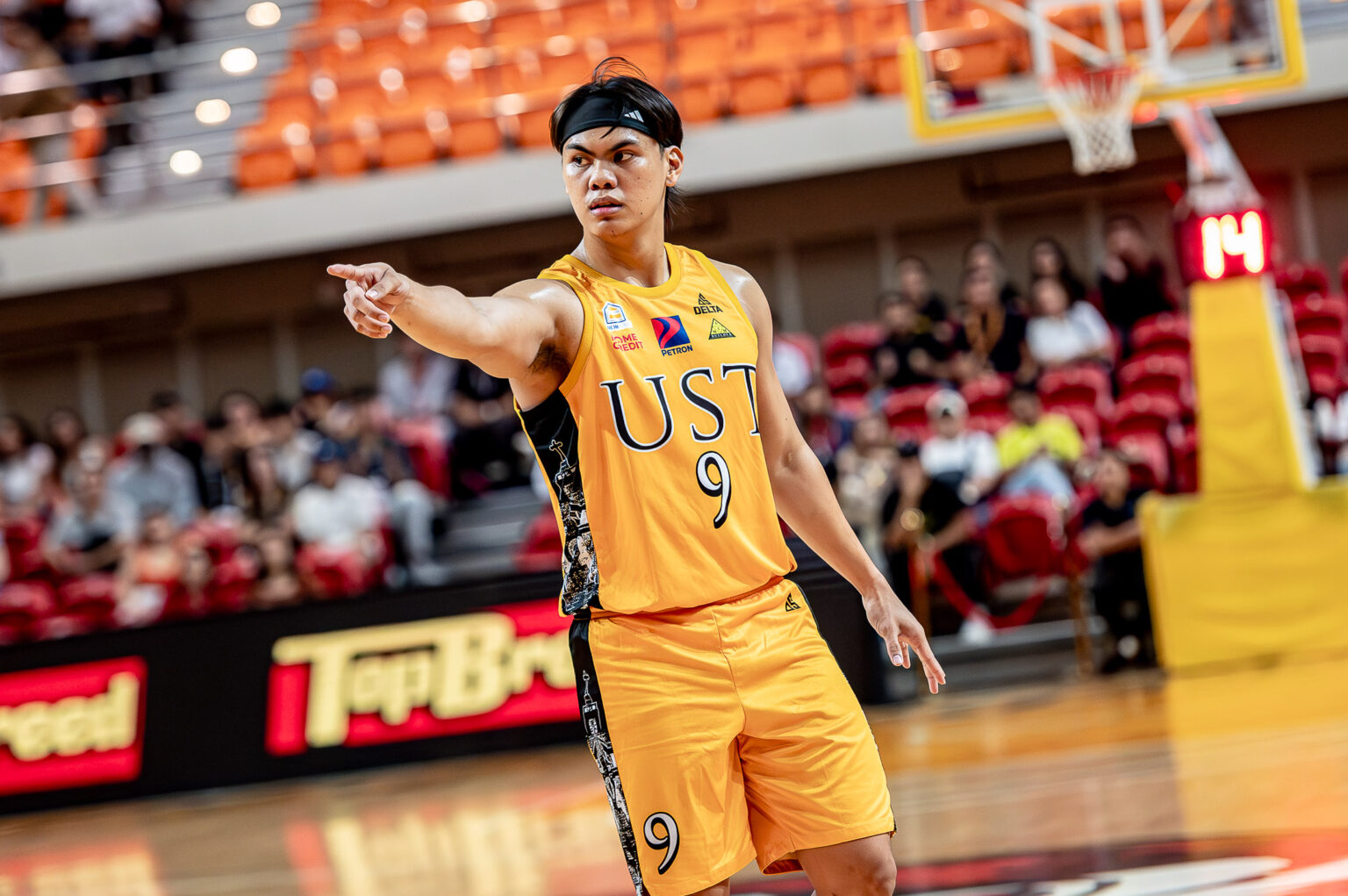 UAAP: UST breaks century mark behind hot-shooting Nic Cabañero