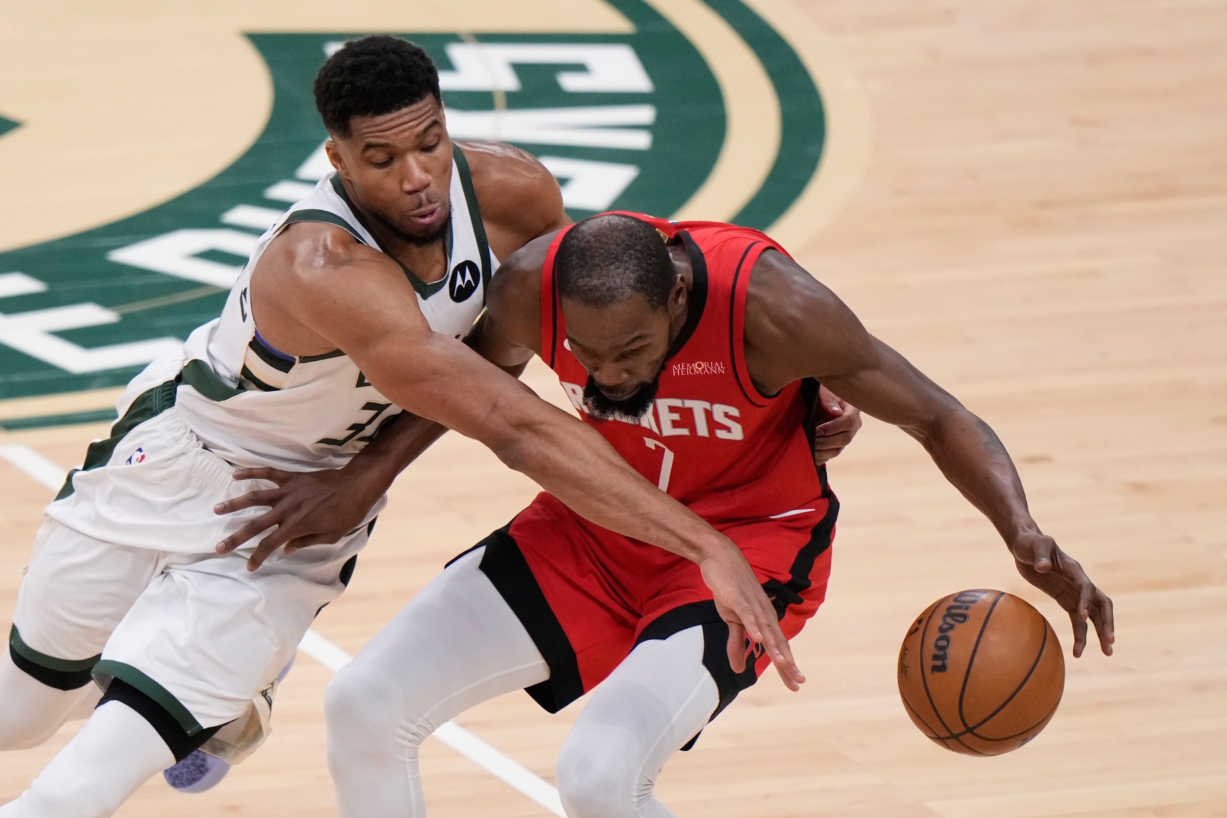 NBA: Kevin Durant scores 31, Rockets come back to beat Bucks