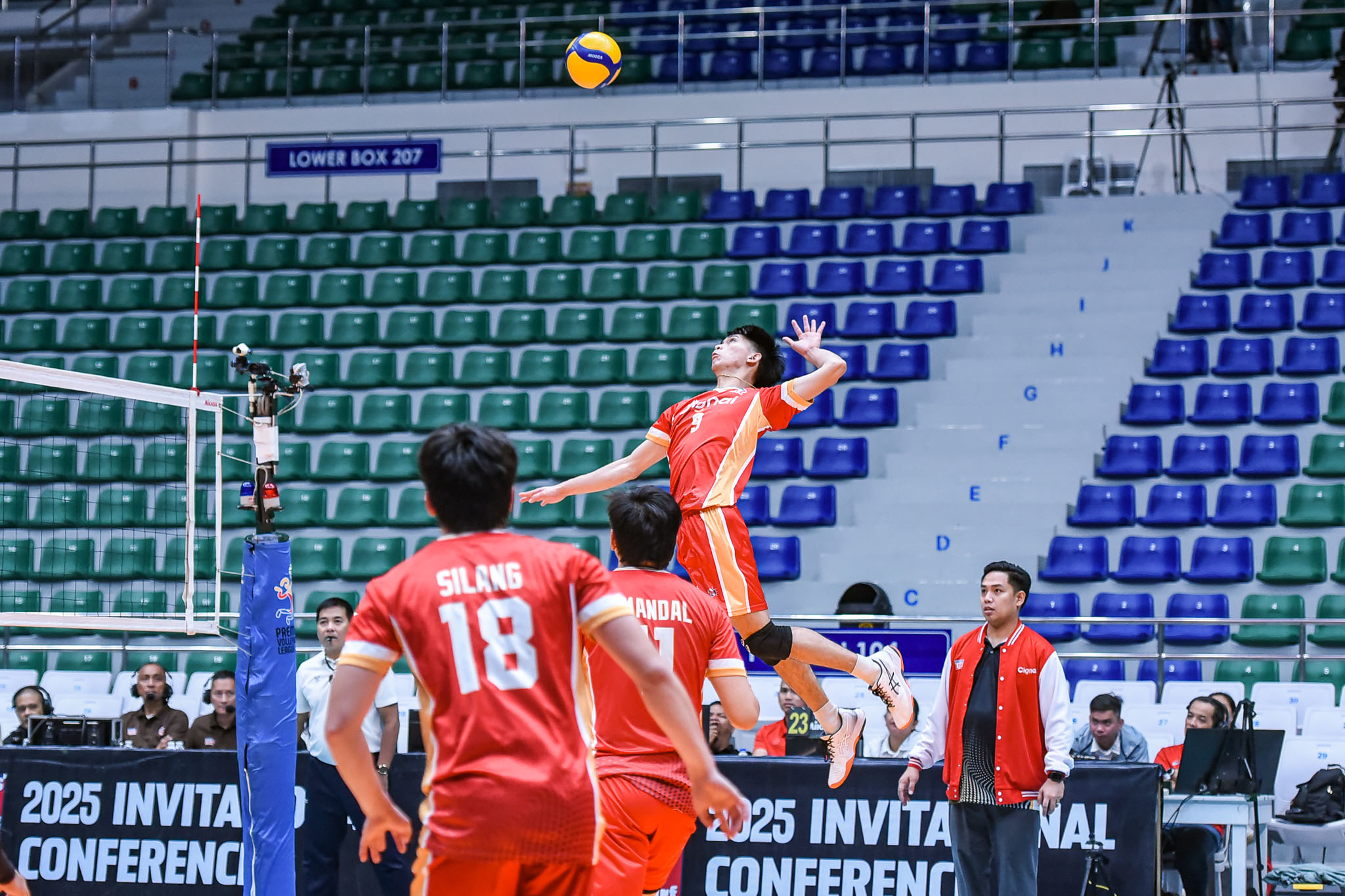 Spikers' Turf: JayRack De La Noche keeps Cignal alive