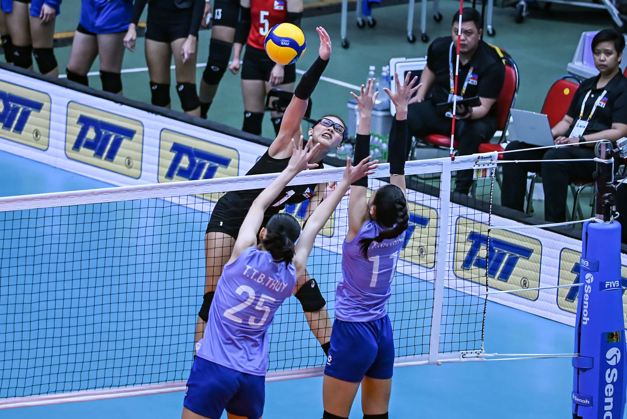 Alas Pilipinas women fall to Vietnam, set for bronze match