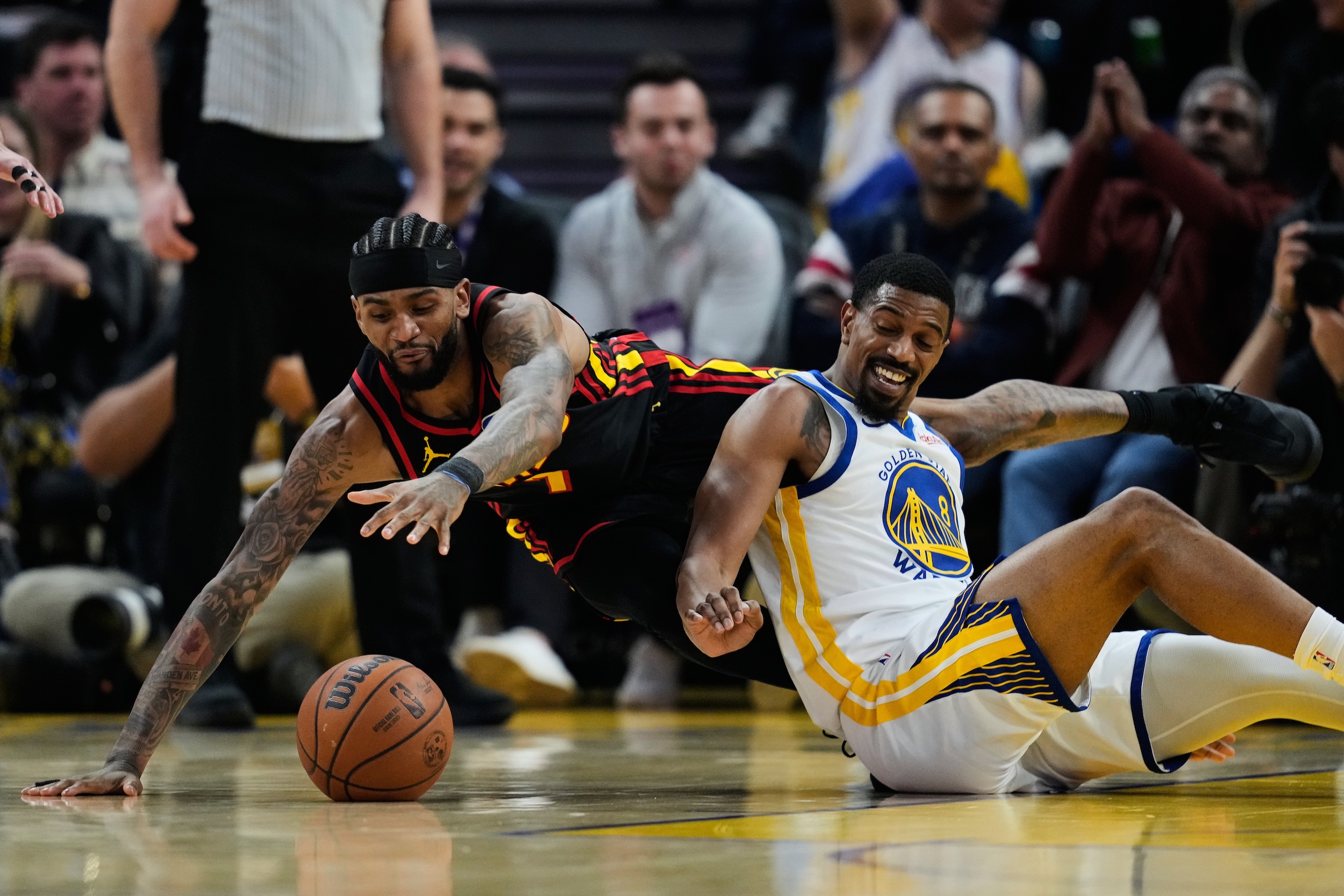 NBA: Balanced Hawks rout Warriors